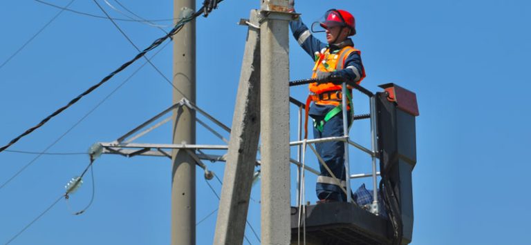 Líneas de transmisión eléctrica: tipos, función y RETIE 2024